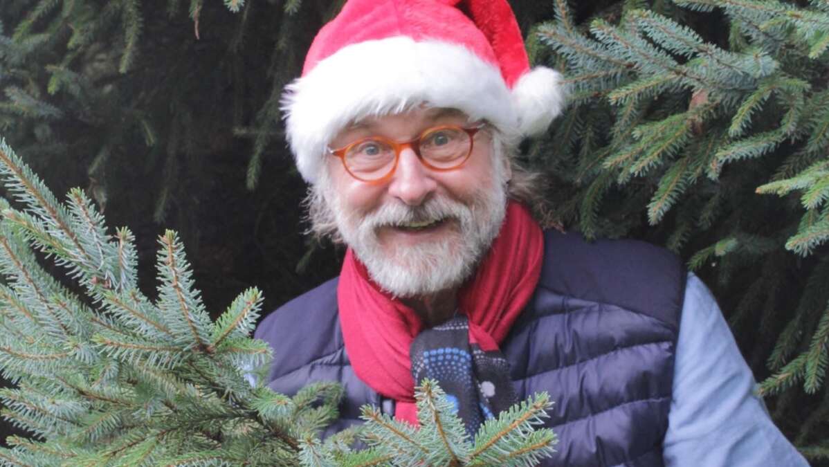 Klaus-Peter Wolf signiert sein neues Buch „Weihnachtsmannkiller“ im ...