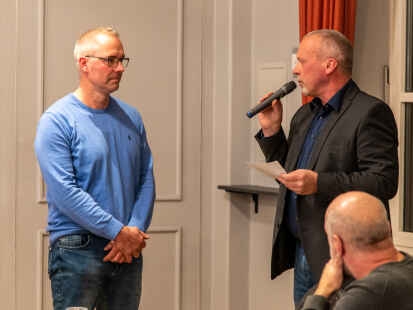 Gemeinderat in Hinte: Friso Alberts-Tammena scheidet mit mahnenden ...