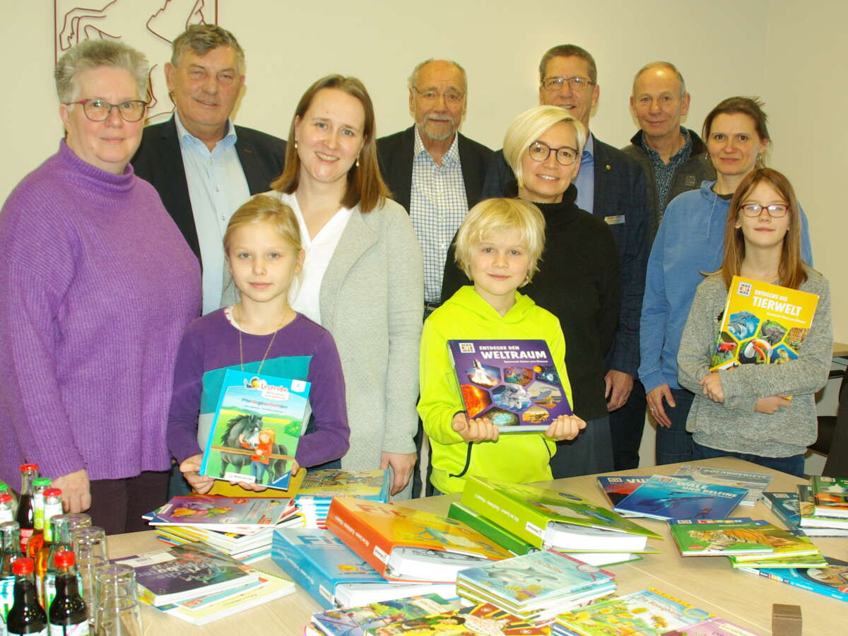 Rotary-Club Varel-Friesland: Bücherspende an Grundschulen