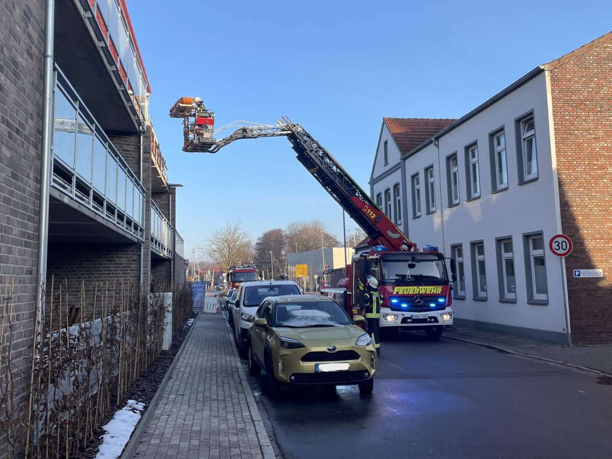 Unfall auf Baustelle in Norden: Feuerwehr holt verletzten Handwerker ...