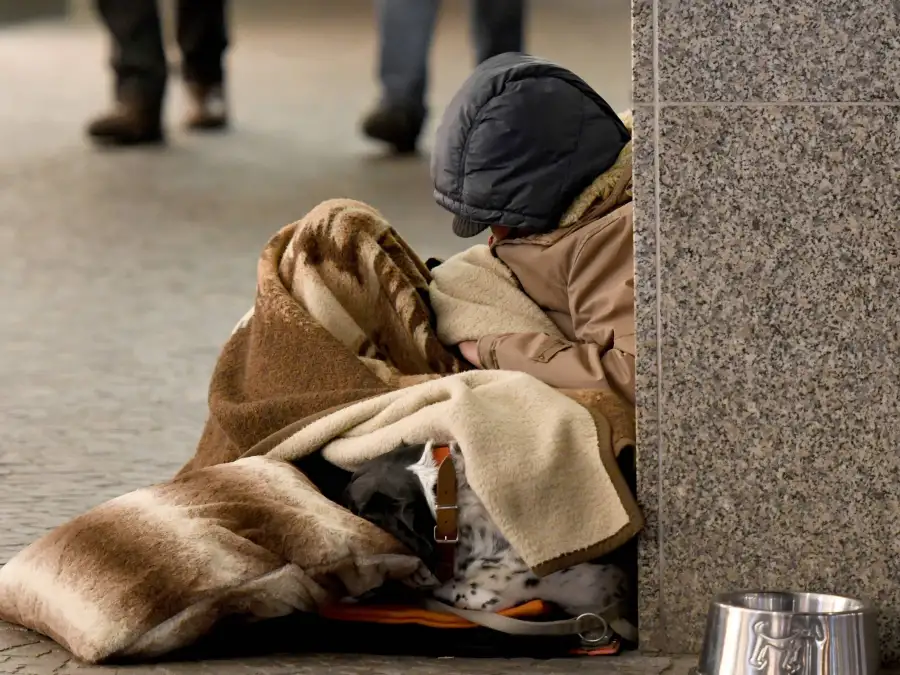 Obdachlose im Winter: Wie man bei lebensbedrohlicher Kälte am besten ...