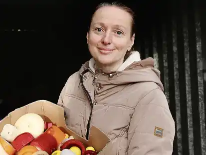 Krieg in der Ukraine: Olga Kinzel aus Ahlhorn hilft mit Kerzen