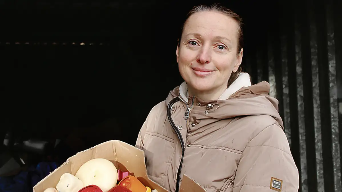 Krieg in der Ukraine: Olga Kinzel aus Ahlhorn hilft mit Kerzen