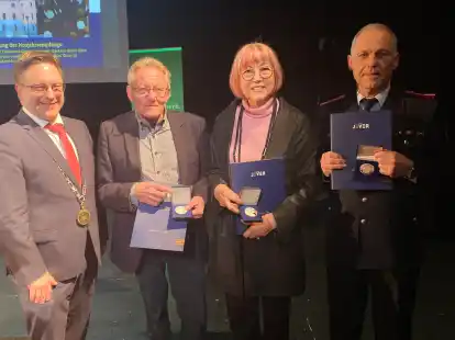 Stadt Jever: Verdienstmedaille für Feuerwehrmann Erik Reck