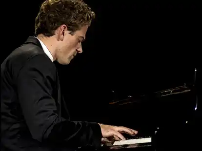 Erfolgreicher Auftakt der Reihe „Auf schwarzen und weißen Tasten“ im ...