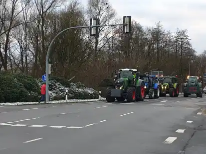 Bauern-Proteste im Ammerland: Trecker blockieren Autobahn 28 und ...