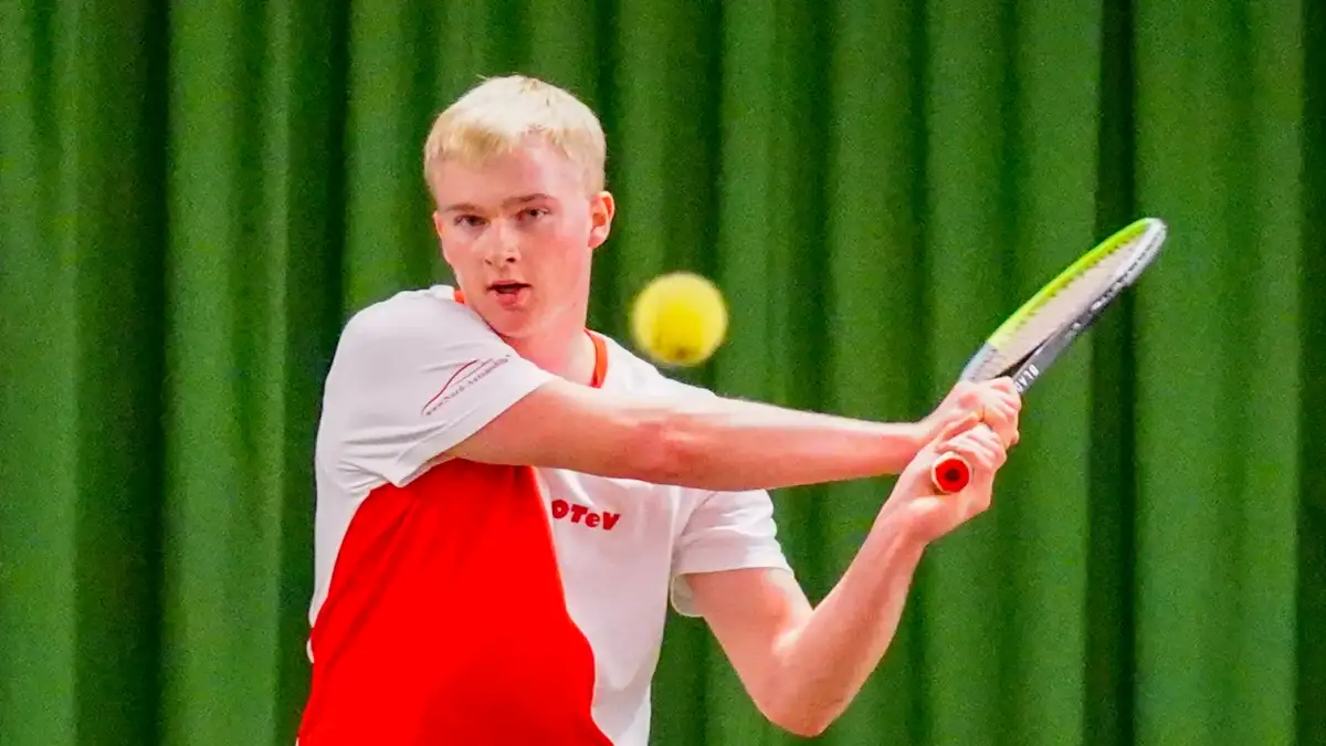Tennis-Oberliga: Arkadiy Kharenko führt Oldenburger TeV II gegen DTV Hannover in Hallen-Saison