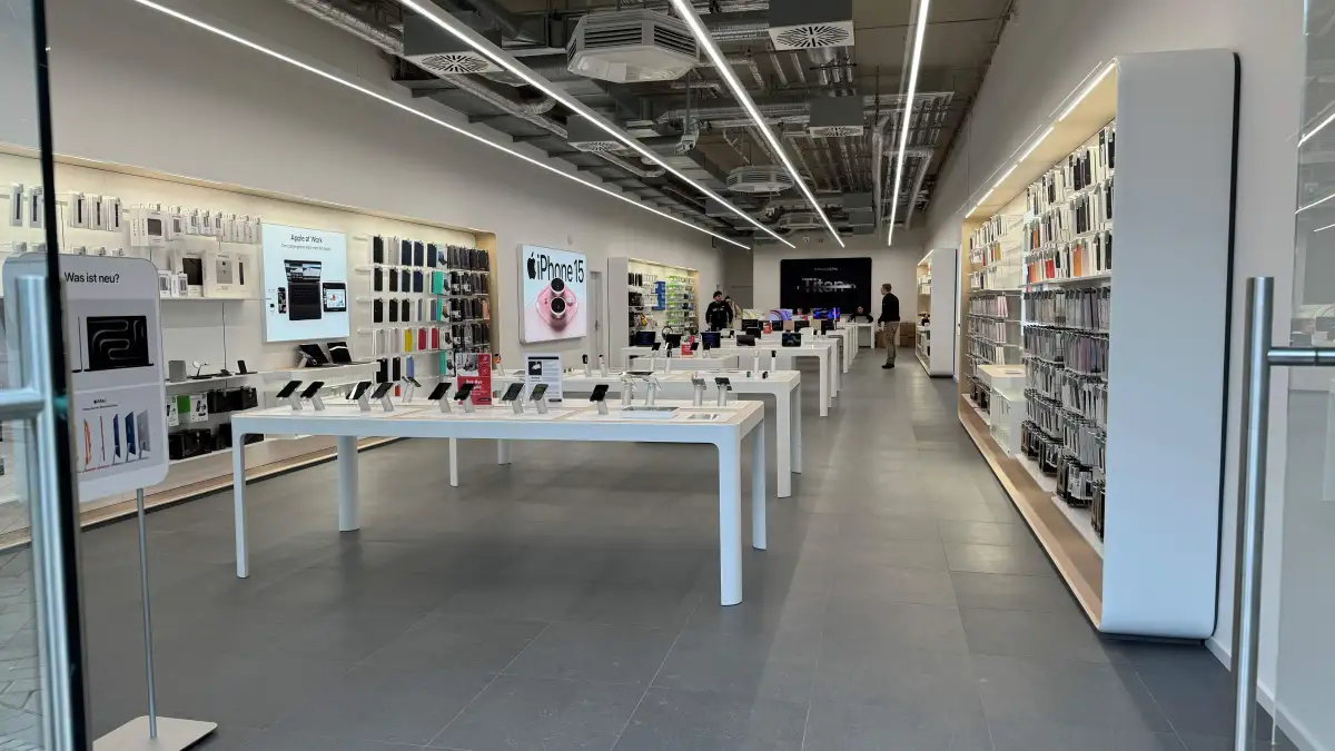 Haarenstraße Oldenburg: Apple-Händler startet, Neues von Intersport