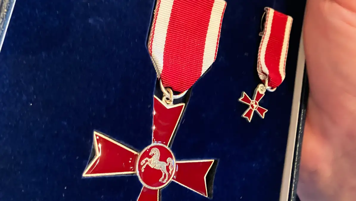 Niedersachsen ehrt Hans-Rudolf Raab und Reto Weiler für ihre Verdienste ...