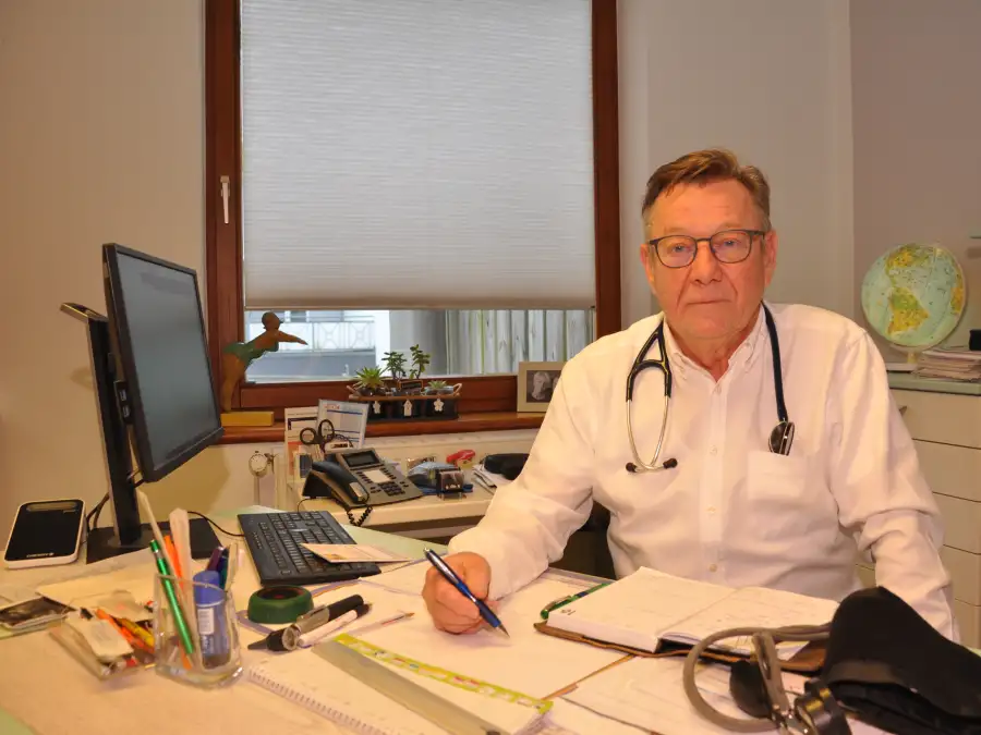 Seit 1982 Hausarzt in Nordenham: Dr. Peter Schmidt verabschiedet sich von der Praxis am Markt