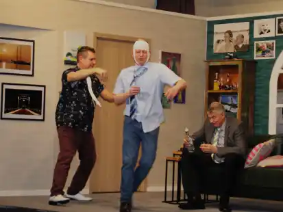 Plattdeutsches Theater in Wiefelstede: Gelungene Premiere von „De Liek ...