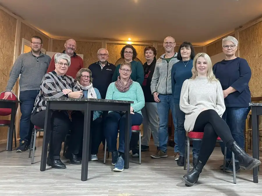 Theatergruppe Burhafe besteht seit 50 Jahren: Premiere von „Een Liek ...