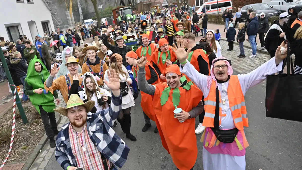 Karneval Saterland: Mehr als 80 Gruppen und 2000 Teilnehmer beim ...