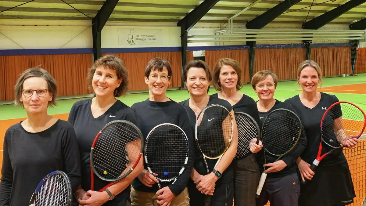 Tennis in Friesland: Damen 40 des MTV Jever feiern souveränen Titelcoup ...