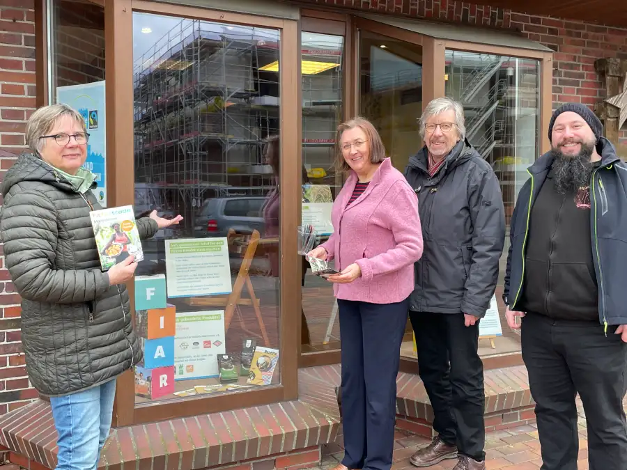 Fairtrade-Town Sande: Im „Schlaufenster“ an der Hauptstraße gibt’s ...