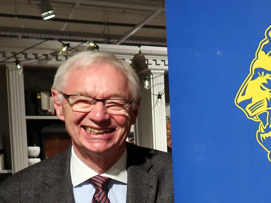 Wiesmoorer Möbelhändler Bernhard Buß stirbt im Alter von 74 Jahren ...
