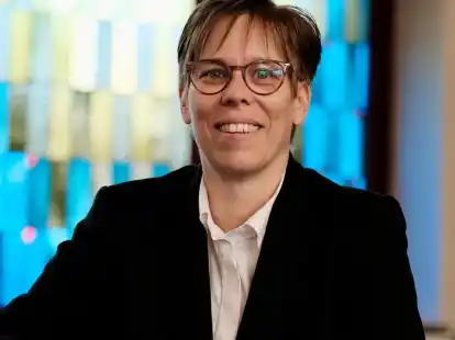 Frau als Priesterin ordiniert in Schortens: Neuapostolische ...