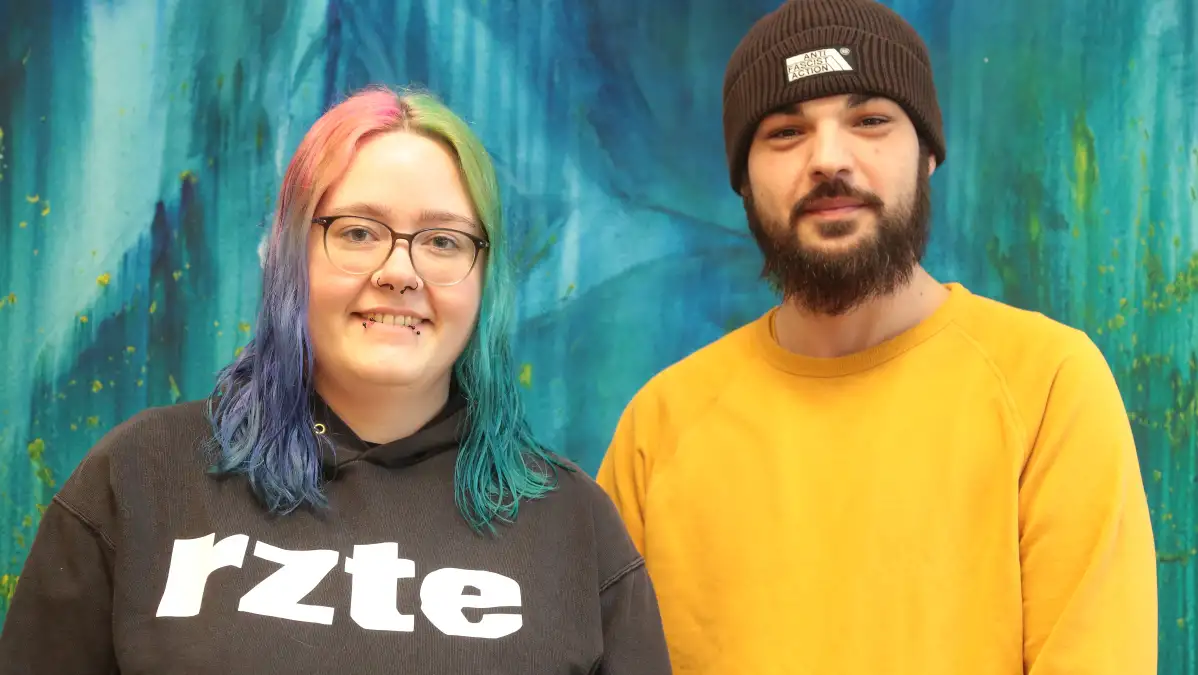 Demo gegen Rechts in Wilhelmshaven: Junge Menschen organisieren sich in ...