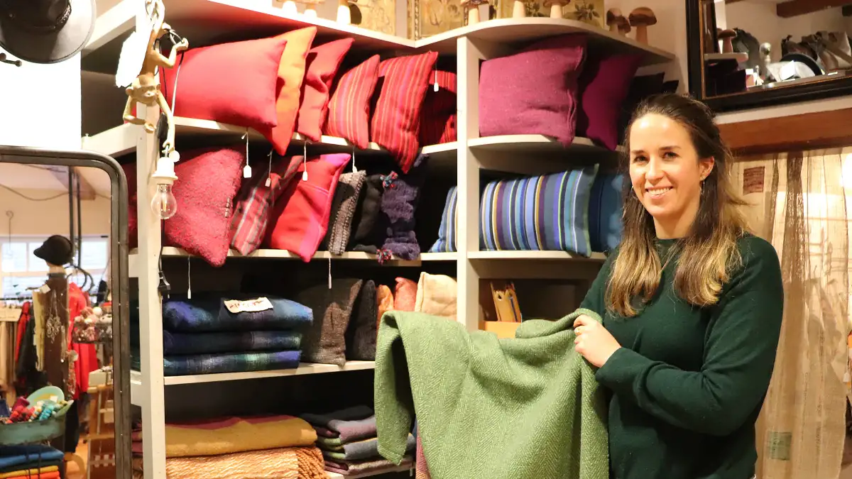 Echte Handarbeit in Dornum: Linda Detering führt seit drei Jahren die ...