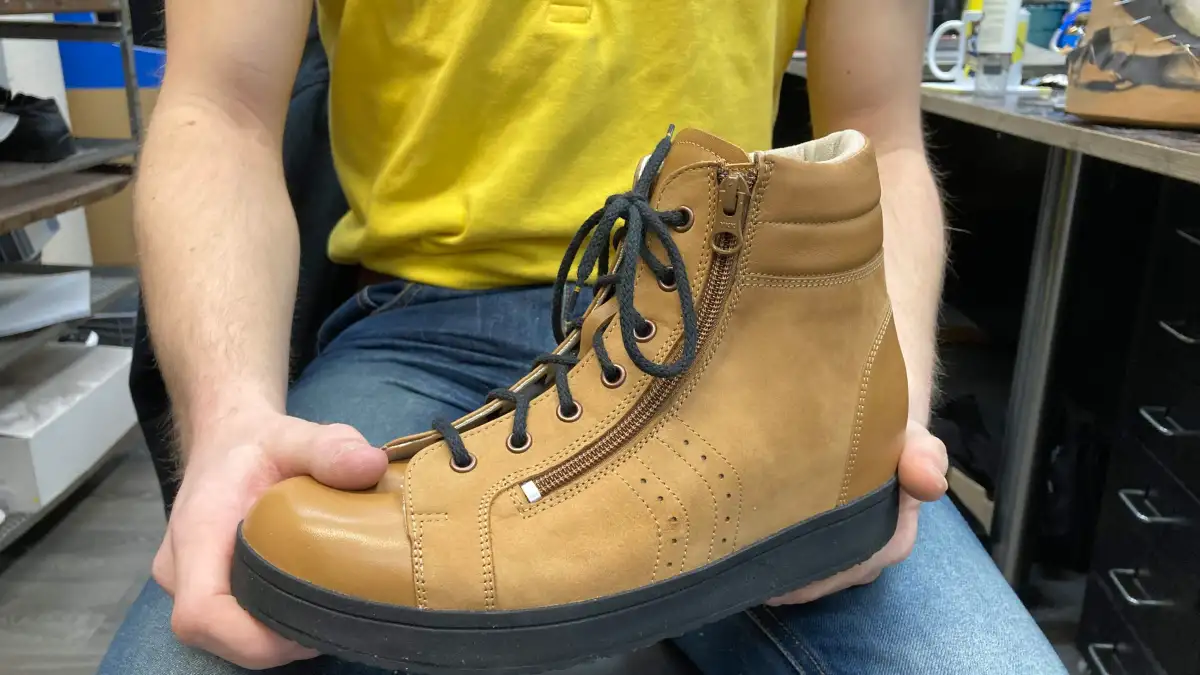 Schuhmacher aus Jever klärt auf: So entsteht ein Orthopädie-Schuh