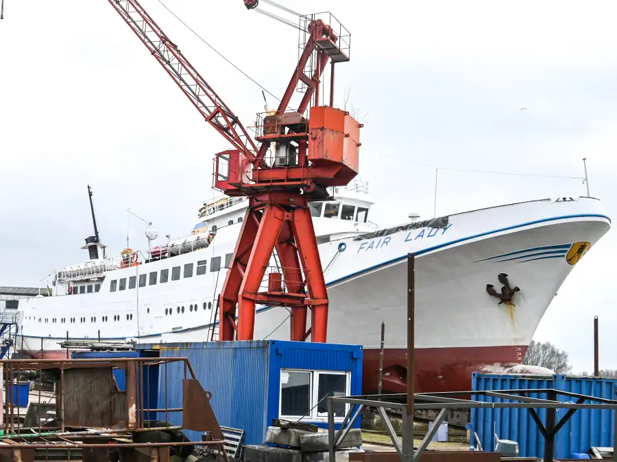 Das Seebäderschiff Fair Lady liegt in Leer auf der Helling: So wird die ...