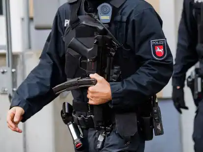 SEK-Einsatz in Delmenhorst: Bewaffneter Mann gibt sich als Polizist aus