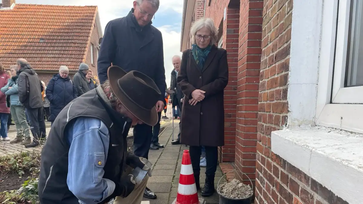 Stolpersteine von Gunter Demnig: Erste Verlegung zur Erinnerung an ...