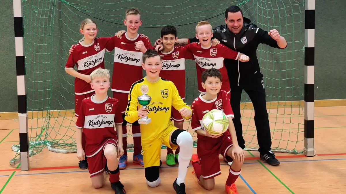 Fußball-Hallenrunde: Nachwuchs des VfL Stenum auf Platz eins und zwei