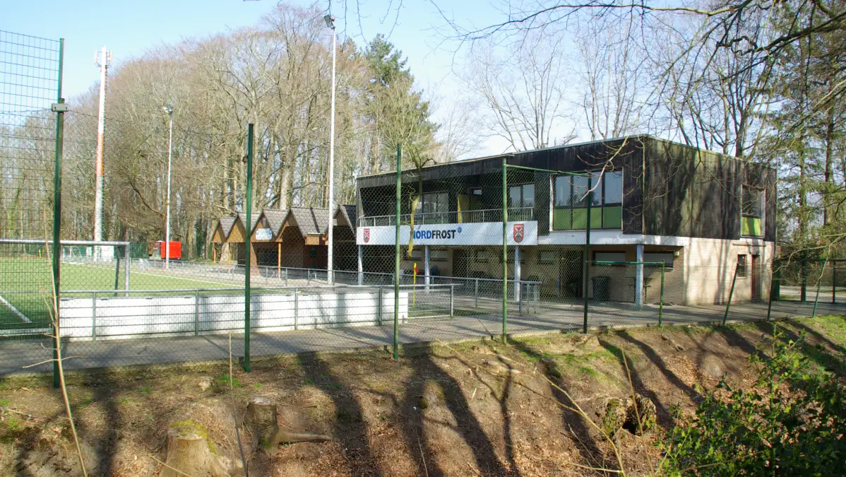 HFC-Sportanlage im Klosterpark: Neubau des Umkleide- und ...