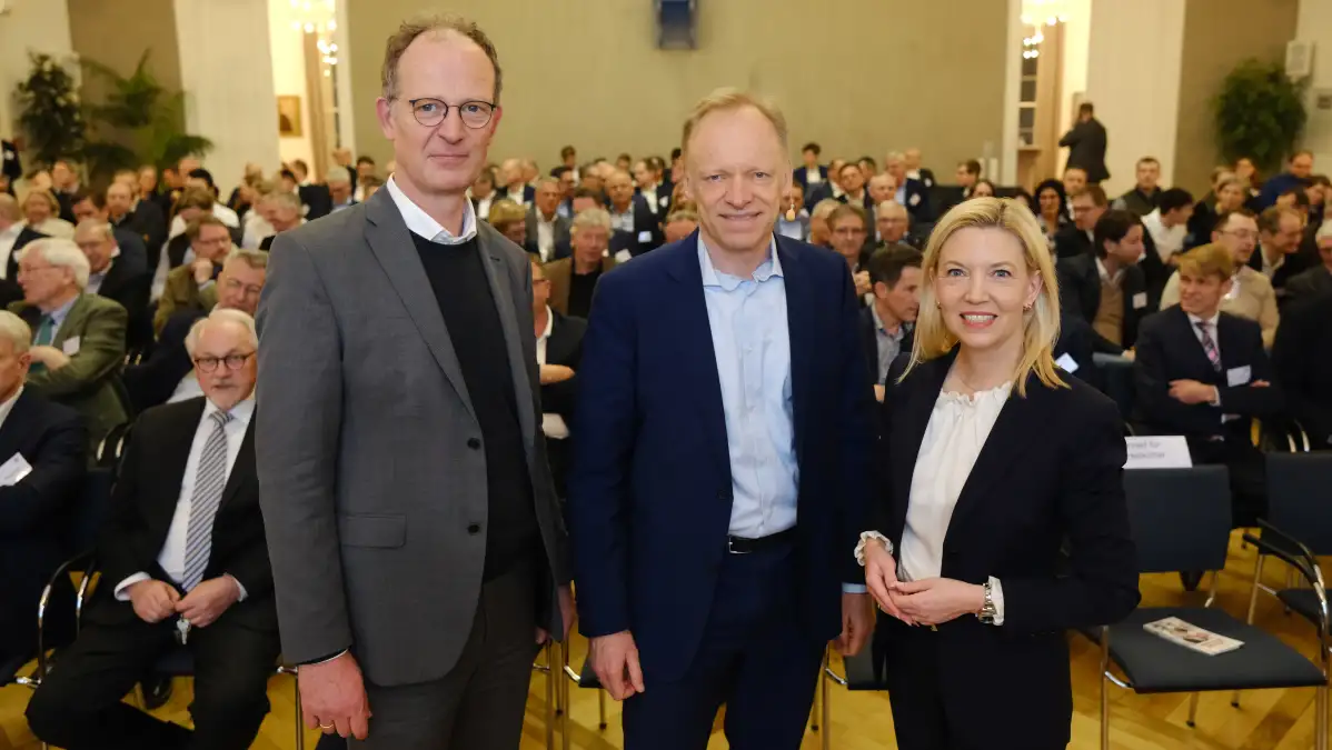 Ifo-Präsident Clemens Fuest in Oldenburg über Deindustrialisierung, den ...