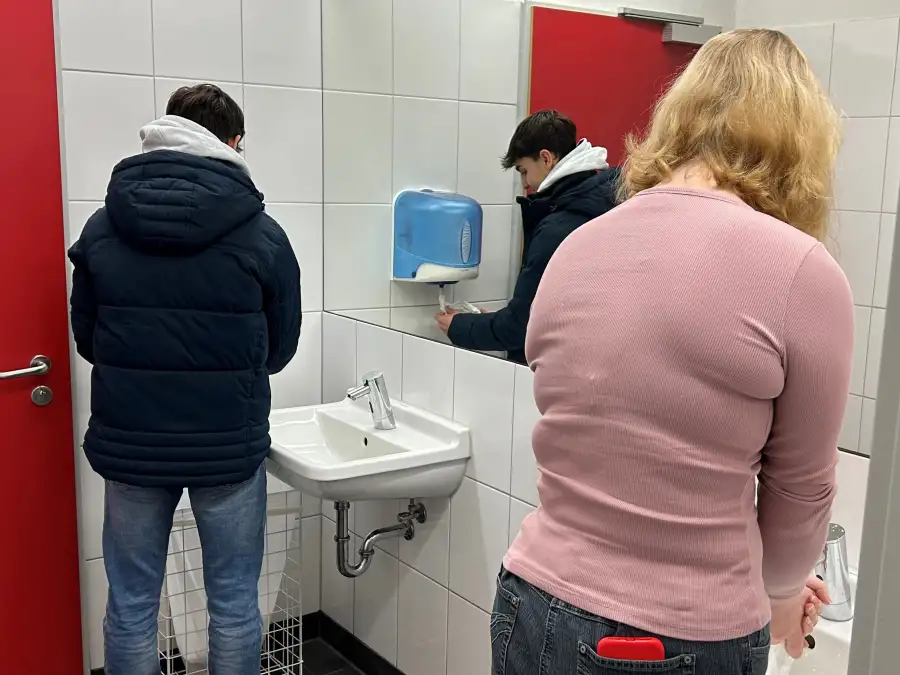 Unisex-Toiletten in der Schule: Geschlechtsneutrales Klo am Gymnasium ...