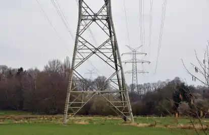 Von Elsfleth nach Ganderkesee: Trassenverlauf und Maststandorte der 380 ...