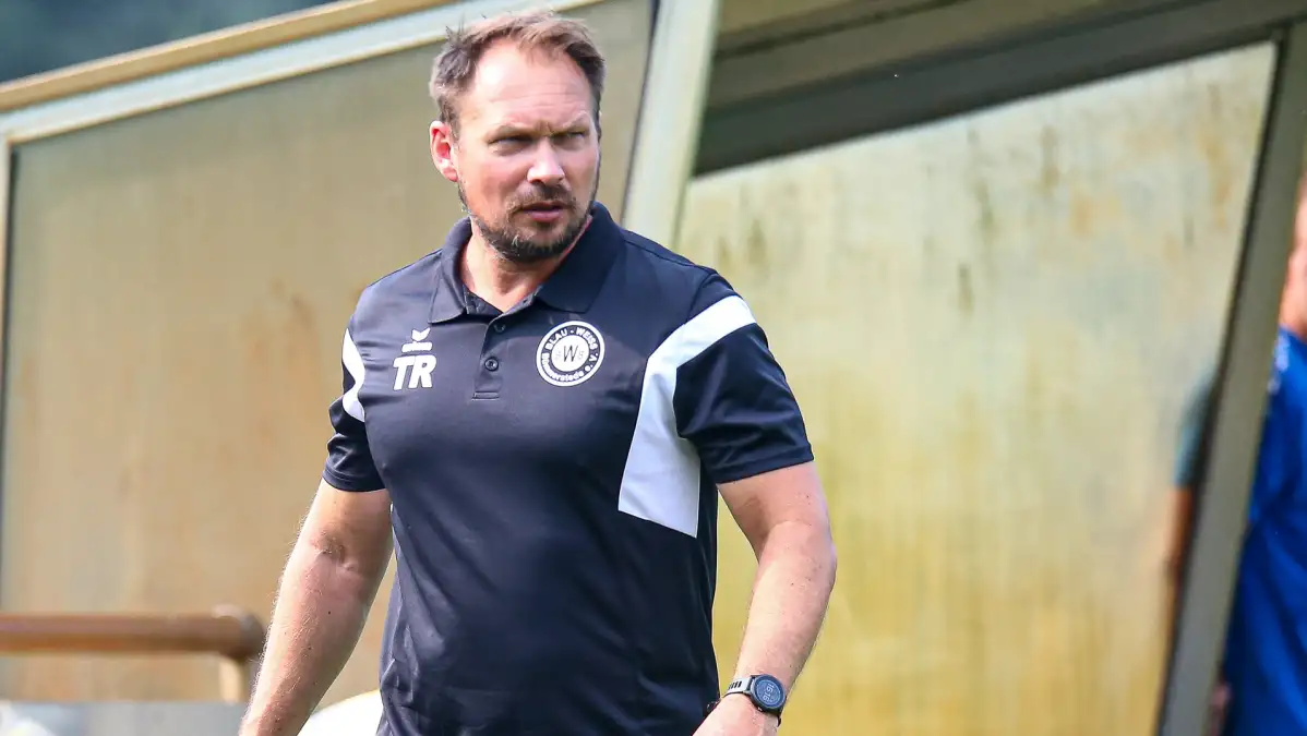 Büsing legt Traineramt nieder