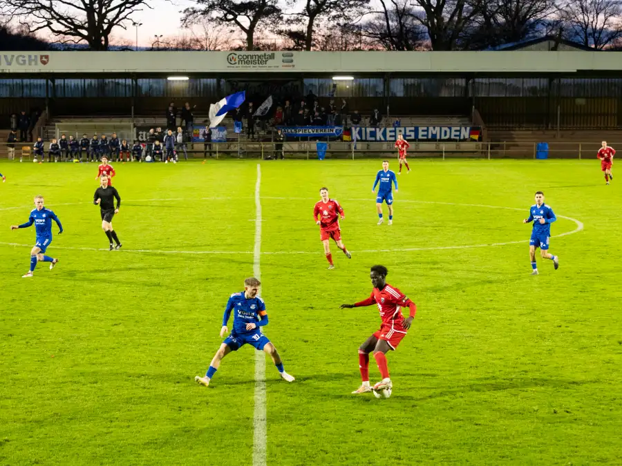 Fußball-Oberliga: „Tor des Monats“ von David Schiller und 10. Sieg in ...