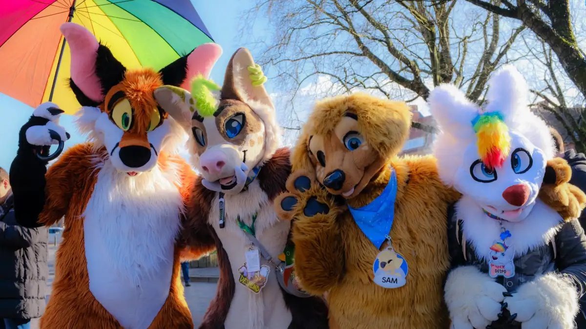 Furries in Ostfriesland: Wenn Menschen in Tierkostümen die Blicke auf ...