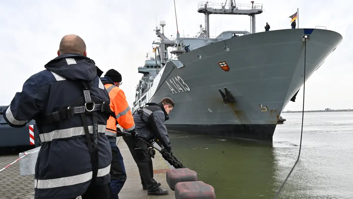Einsatzgruppenversorger „Bonn“ wieder in Wilhelmshaven