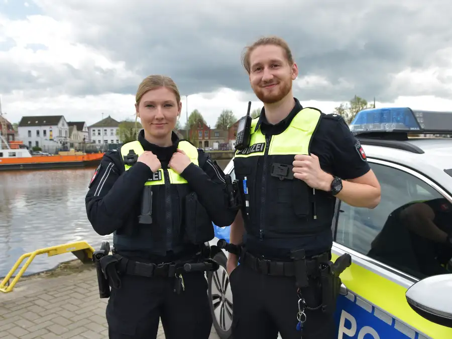 Polizei Brake: Wie junge Beamte Streifendienst in der Wesermarsch ...