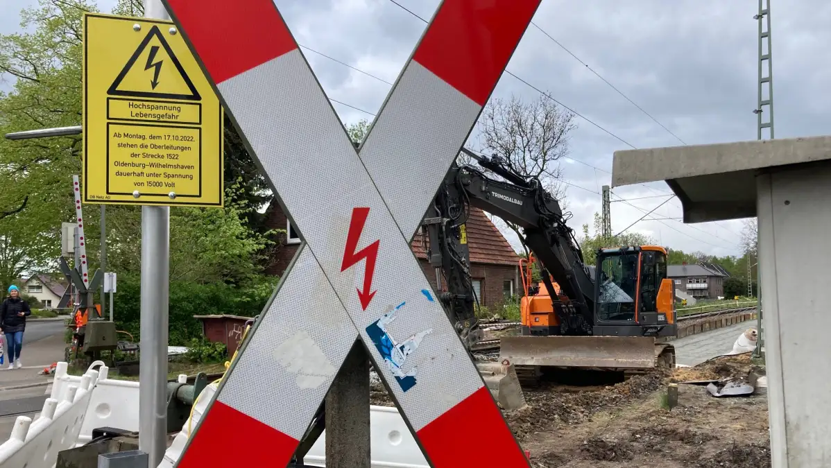 Oldenburg: Bahn sperrt Übergänge Am Stadtrand und Karuschenweg ...