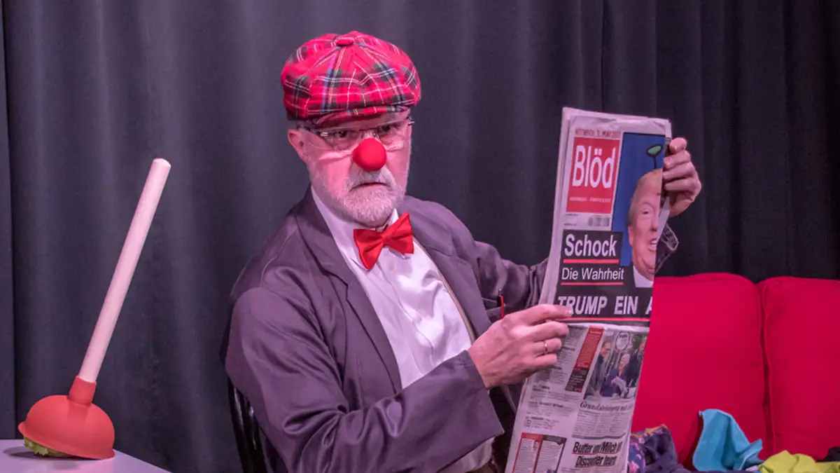 Clown Pavel Buntspecht kommt in die Klecksklause von Edith Koschnick in Elsfleth