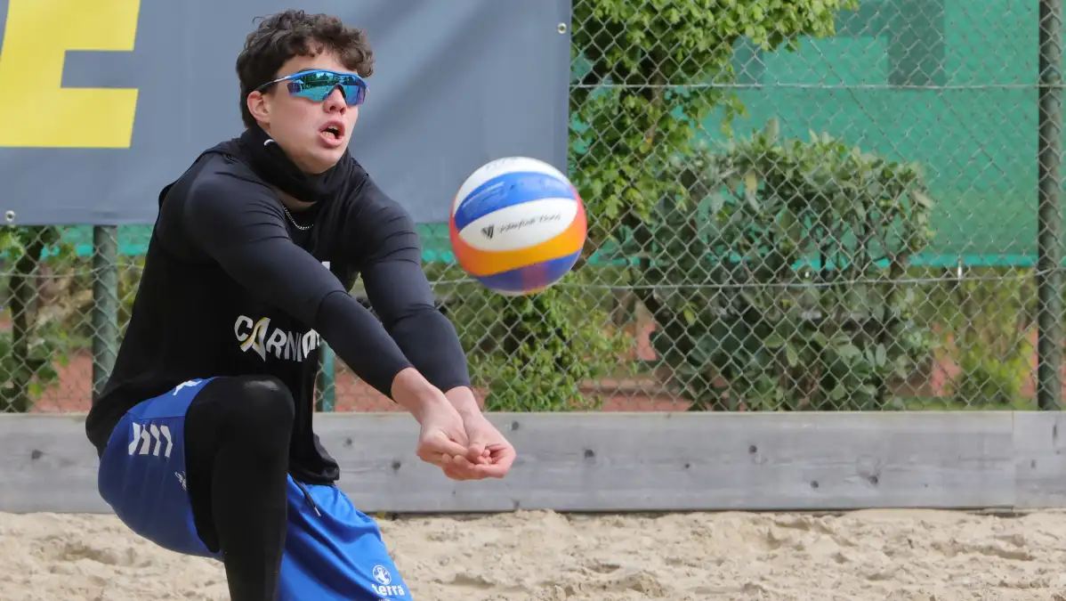 Beachvolleyball in Oldenburg: Sieg für Joke Johanning und Ole Sackermann – Traum von Schloßplatz ...