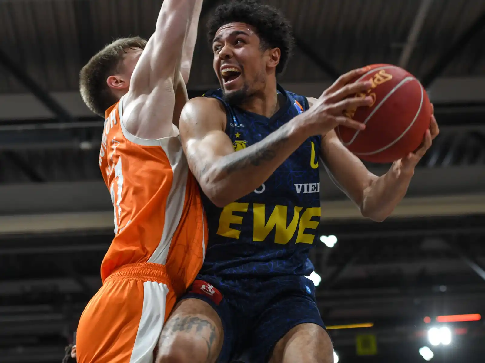 Observing Len Schoormann and Jacob Patrick in a German BBL Basketball ...