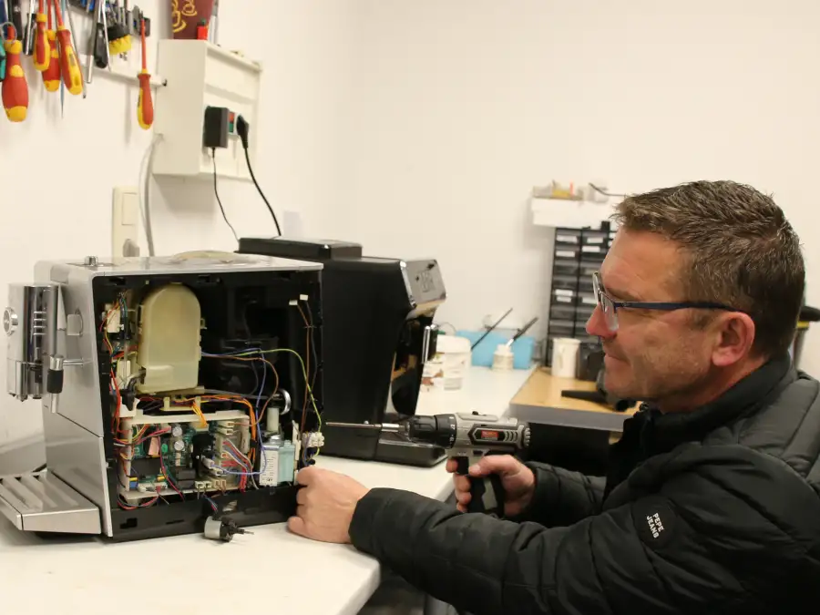 EU-Recht reparieren statt wegwerfen: Elektromeister Rupprecht in ...