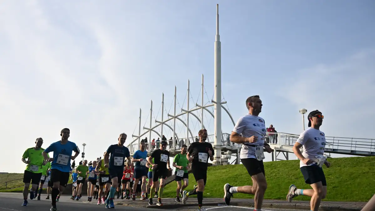 Ossiloop: Mehr als 1300 Läufer starten in Bensersiel