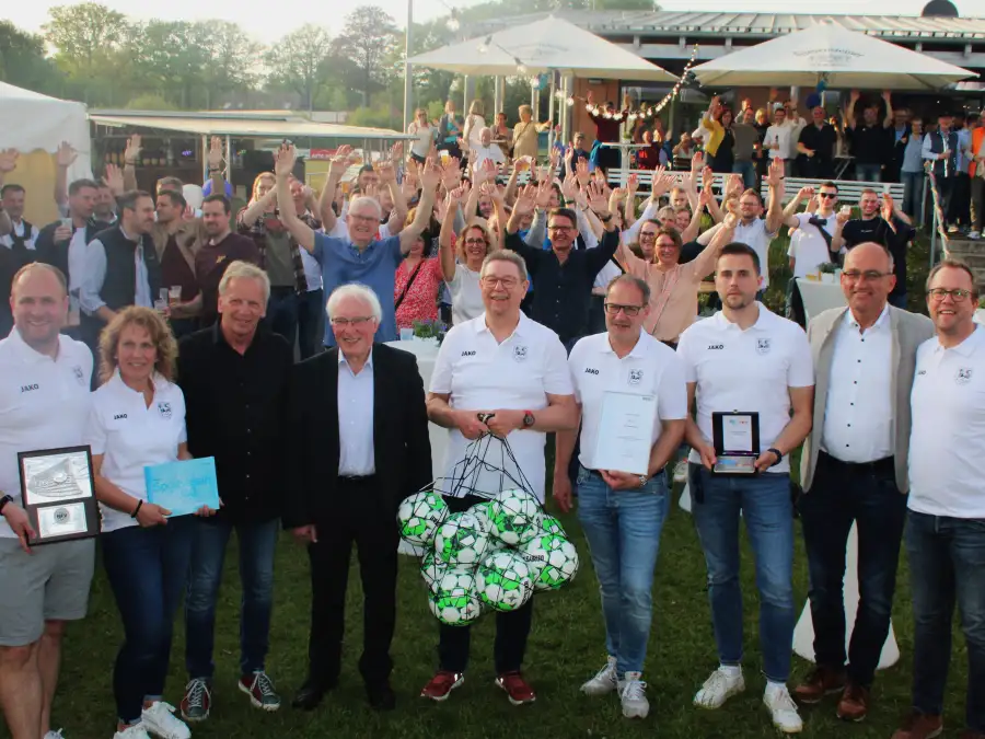 75 Jahre FC Rastede: Rastedes Löwen schlafen nicht, sondern feiern ins Jubiläum
