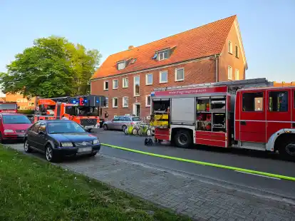 Emden: Feuer in Mehrparteienhaus in Hermann-Allmers-Straße