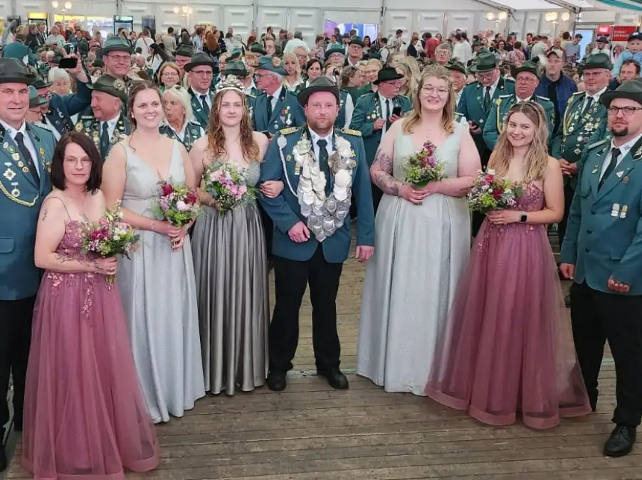 Johannes Bohmann regiert das Schützenvolk in Nutteln – Anna Lengowski ...