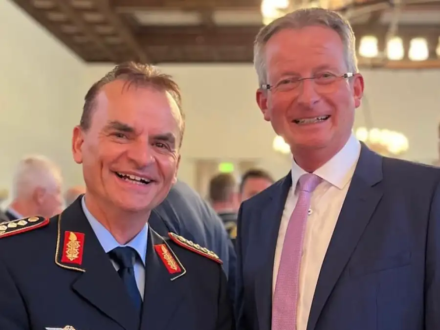 Rolf Claußen in Köln: Wittmunds Bürgermeister berichtete General Chris ...