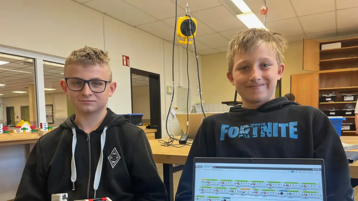 Oberschule Westerholt: Marlon Weinstock und Leon Dollmann programmieren ...