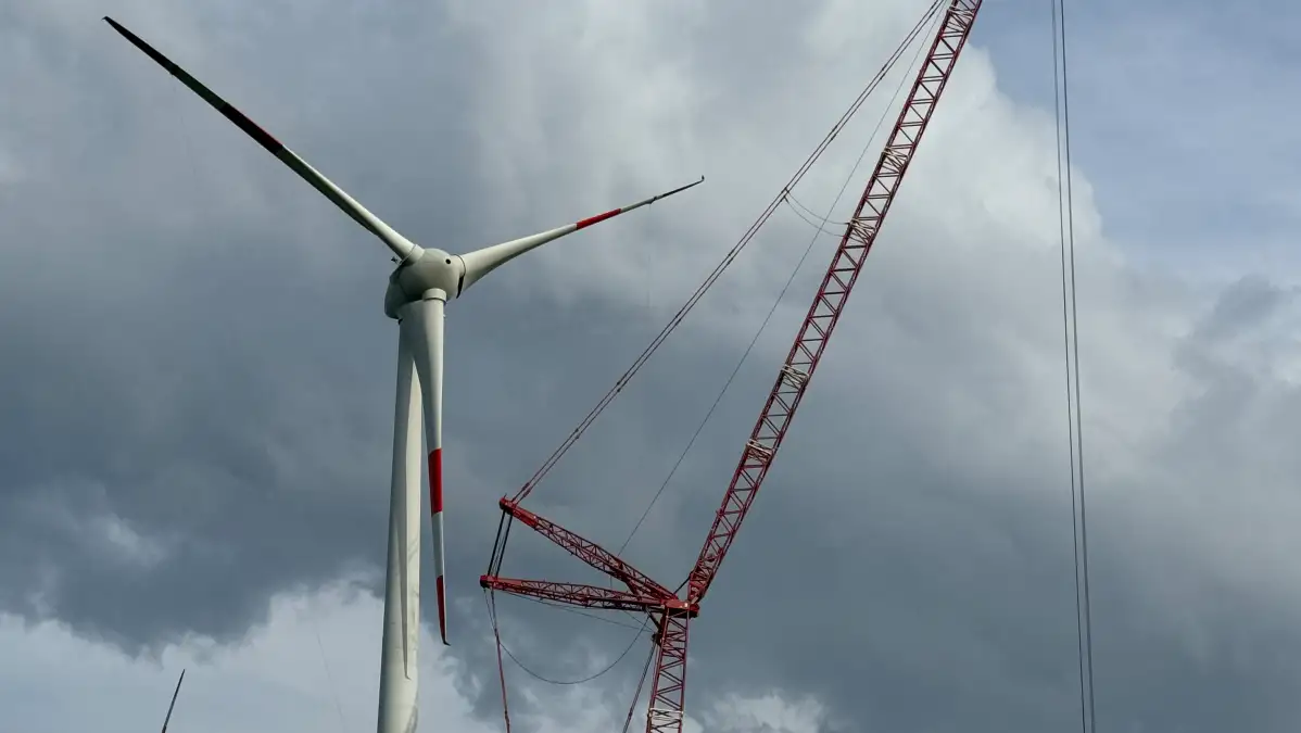Windpark Abens: Das hat es mit dem 125 Meter hohen Kran bei Wittmund ...