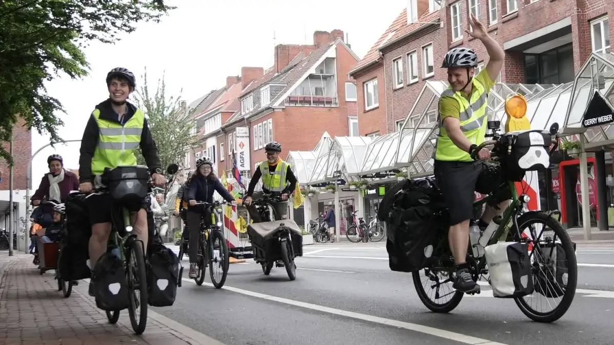 Fahrrad-Tour um die Welt: Kyra Buschak und Michael Becker aus Emden ...
